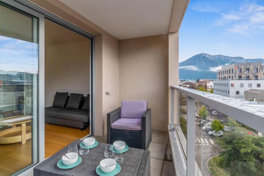 Beautiful T3 with mountain view in Annecy - Welkeys, Annecy – Updated ...