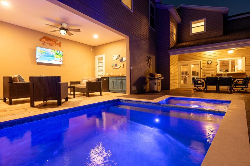 New Bay Dreamin 4 Bedroom Private Pool Spa Beach Front Property Home - Anna Maria, FL