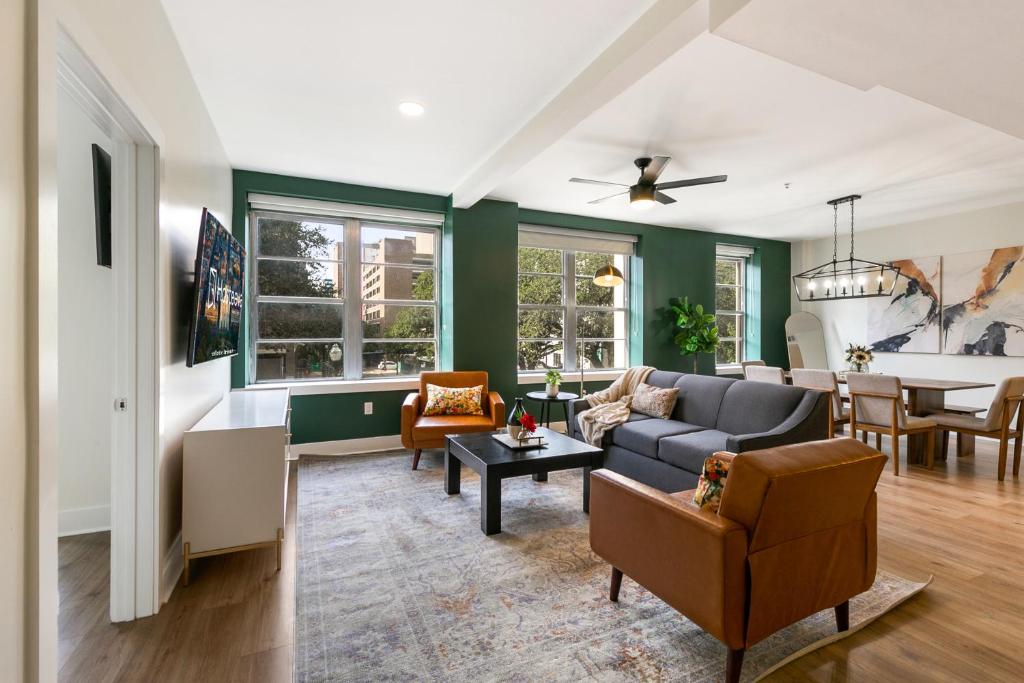 Timeless Elegance: 4BR Luxury Condo in New Orleans, New Orleans ...