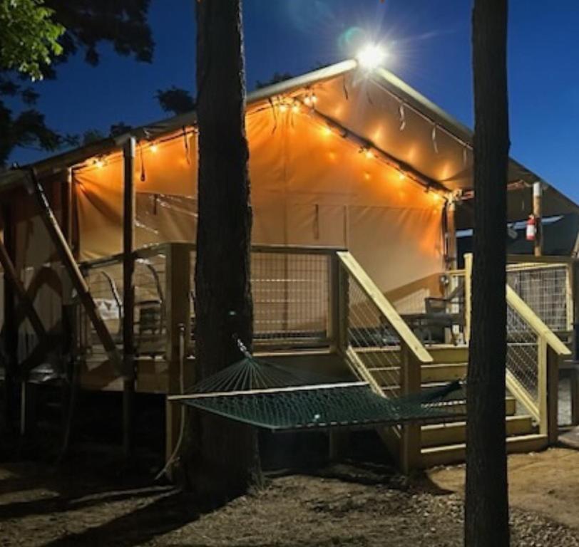 #42 Sons River Ranch Safari Cabin, Kingsbury (tarifs actualisés 2024)