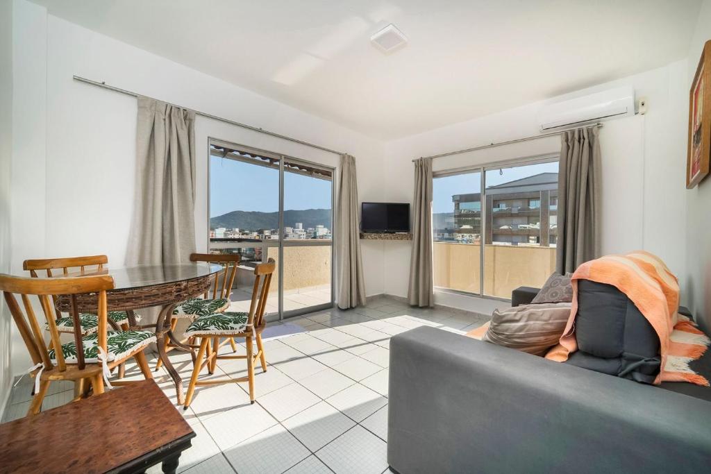 402O - Cobertura 02 quartos para até 05 pessoas à 50 mts da Praia de ...