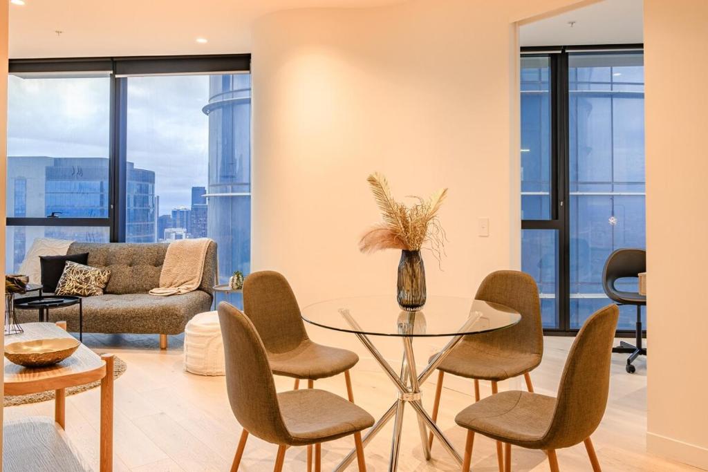 Five Star Cbd View 1br1ba Sapphire By The Garden, Melbourne (updated ...
