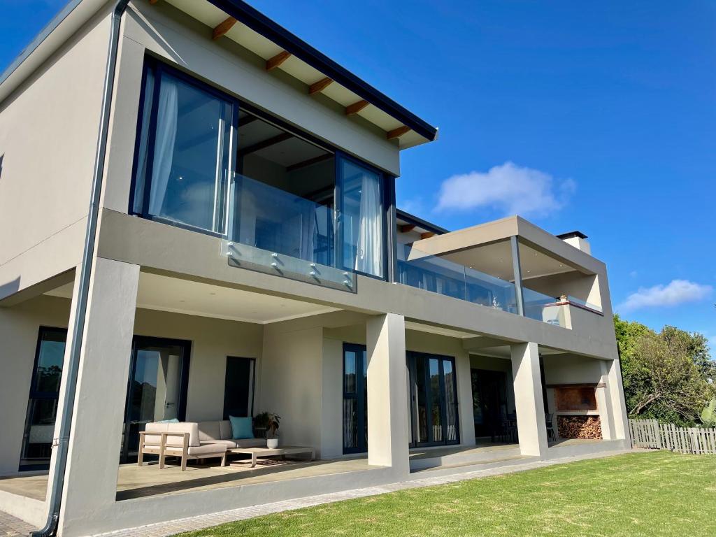 Hilltop 39 House, Oubaai Golf Estate, Herolds Bay (updated prices 2025)