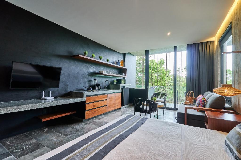 James Bond - Centric studio & Private Plunge Pool & Beach club access ...