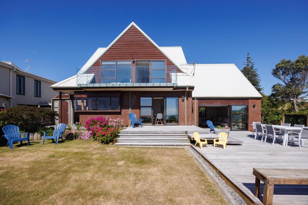 Absolute Beachfront Luxury Accommodation, Paraparaumu – Updated 2024 Prices