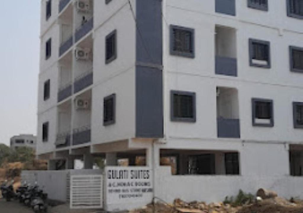 Hotel Gulati Suites Washim, Wāshīm (precios actualizados 2024)