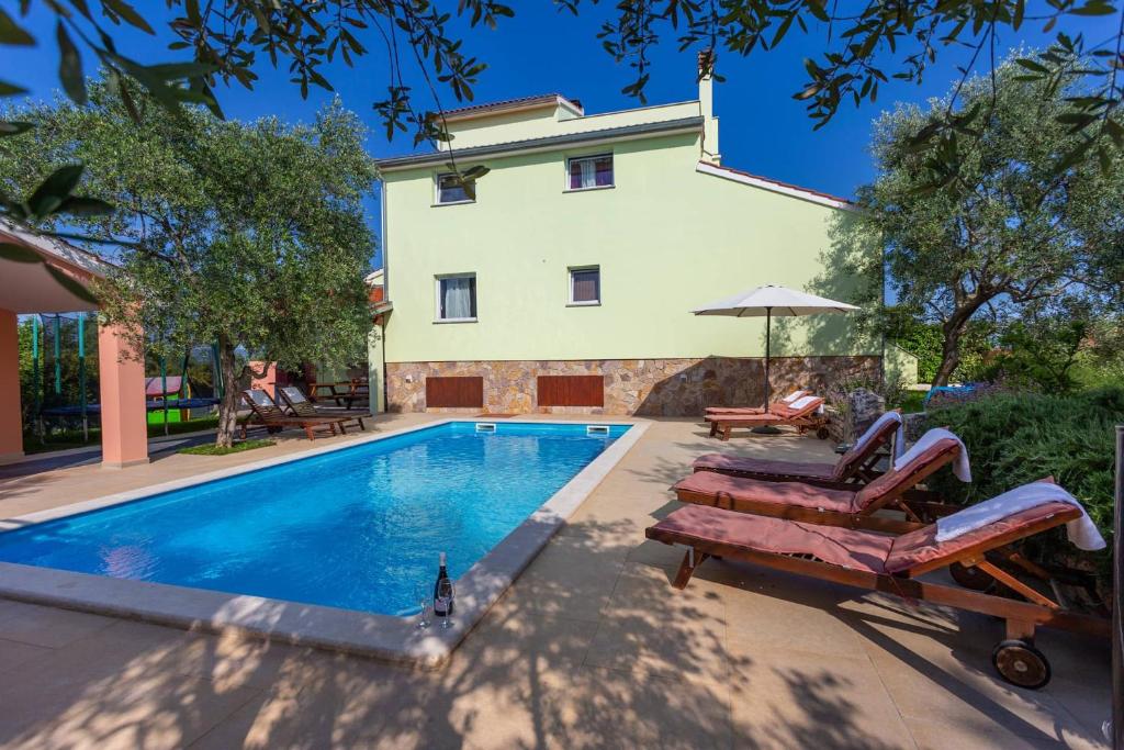 Elegant Villa Versovica with pool near Pula, Peruški – Aktualisierte ...