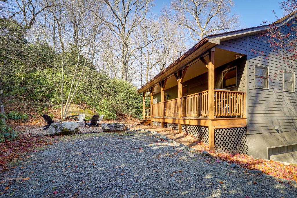 Blowing Rock Escape with Covered Deck and Fire Pit, Blowing Rock ...