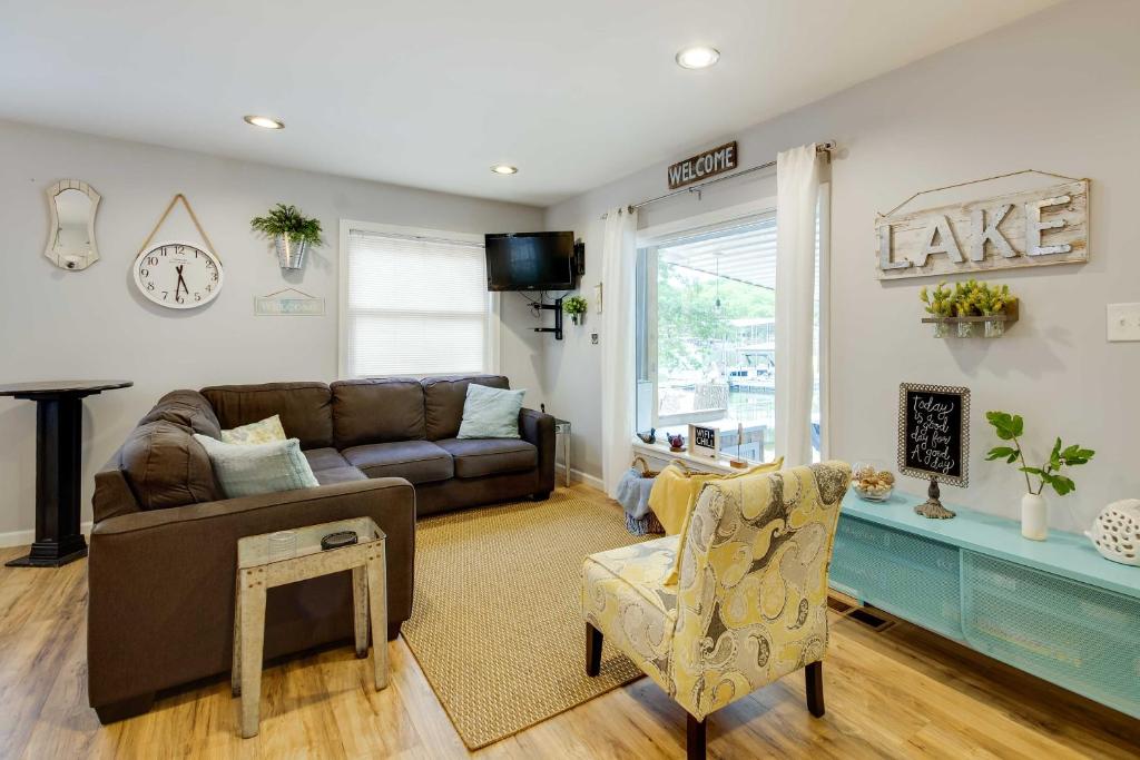 Lakefront Sunrise Beach Home with Private Dock!, Sunrise Beach (updated prices 2025)