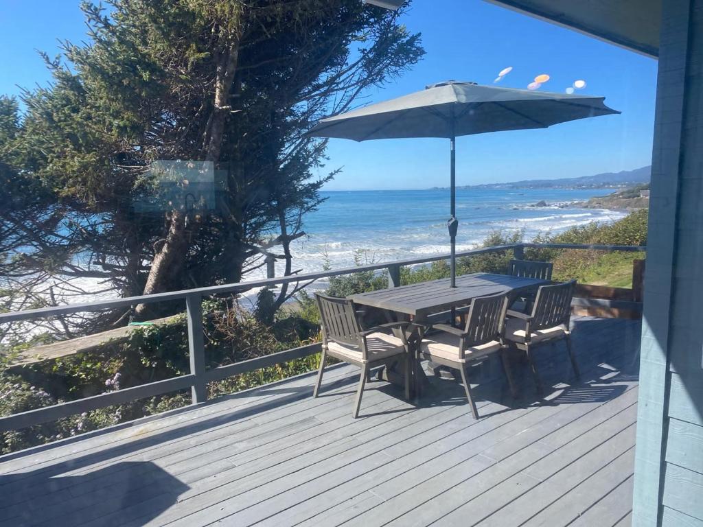 BIG beach house! private beachfront 2 story Villa near Redwoods, Smith ...
