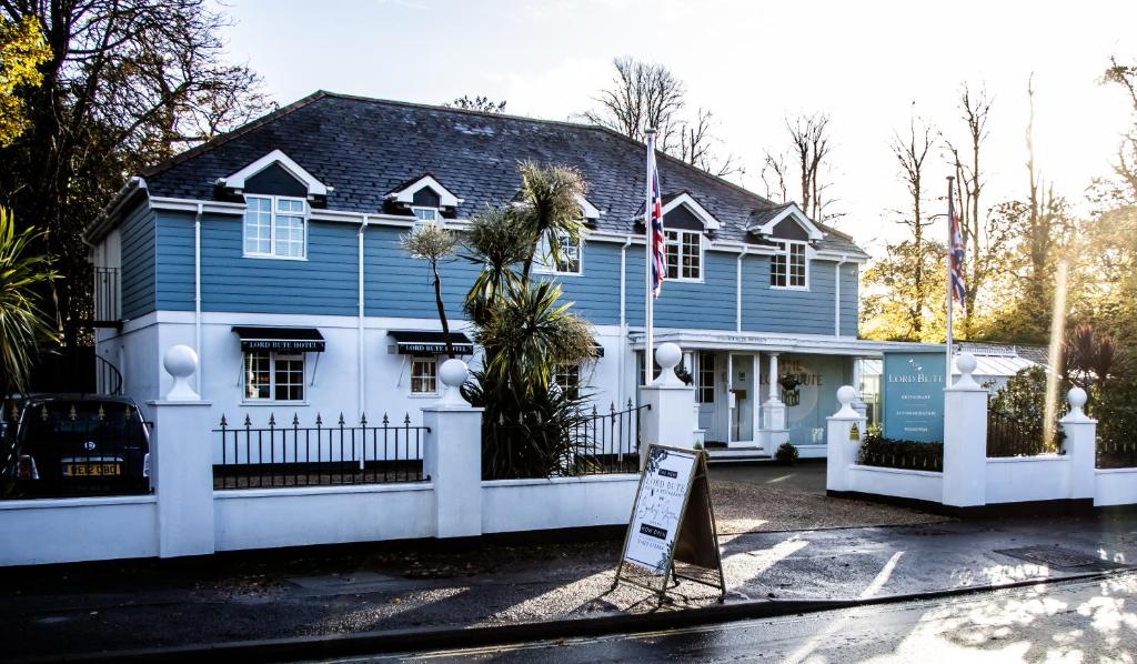 The Lord Bute, Highcliffe (updated prices 2026)