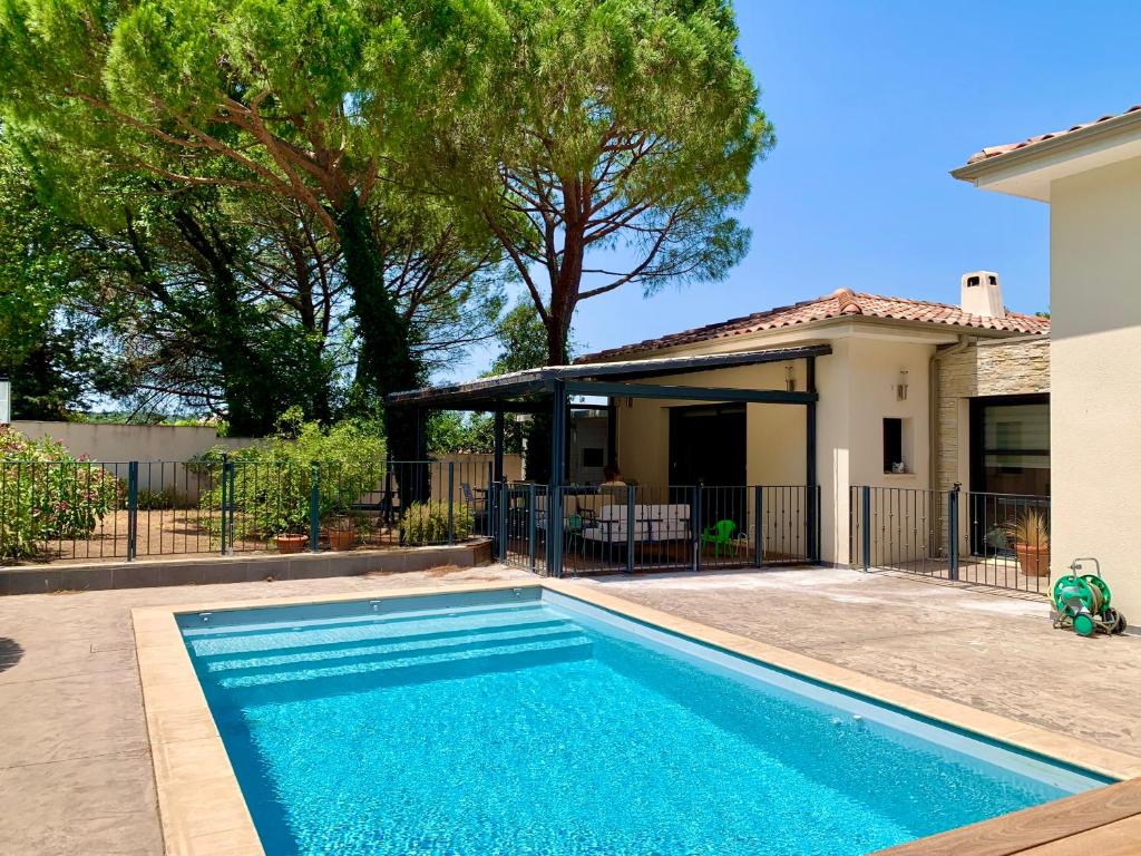 Mas Standing SAINT VIC, Saint-Victor-la-Coste (precios actualizados 2026)