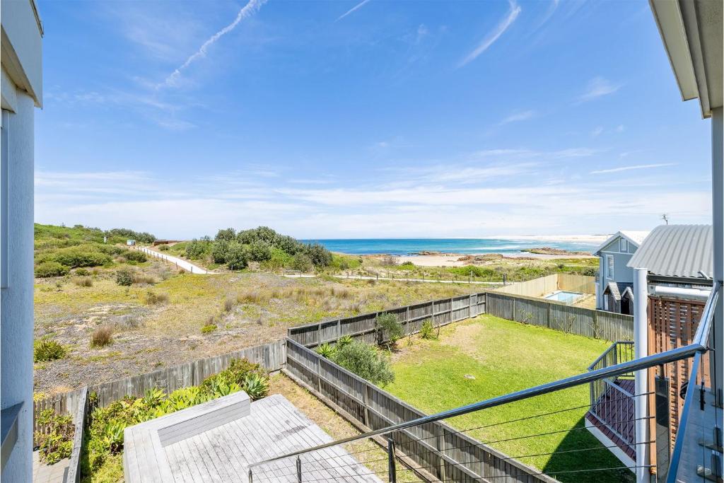 Birubi First Wave, 45a Ocean Ave - pet friendly, waterfront, waterviews ...