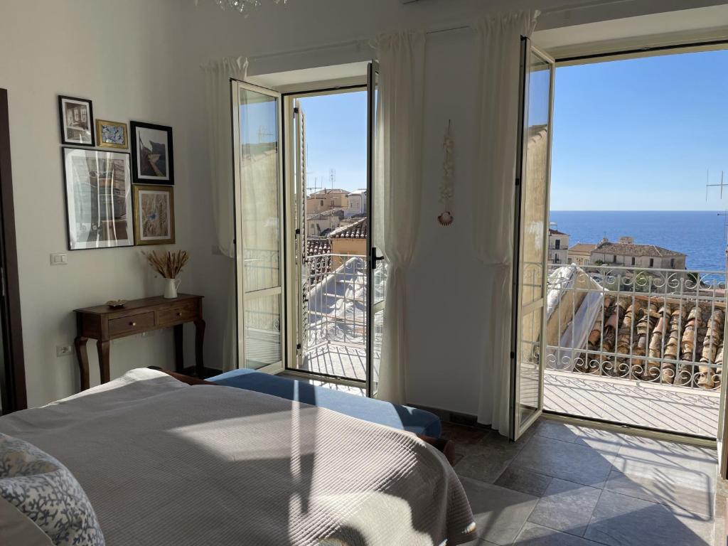 Residenzia del Popolo - Rooftop terrass with ocean view in Pizzo old ...