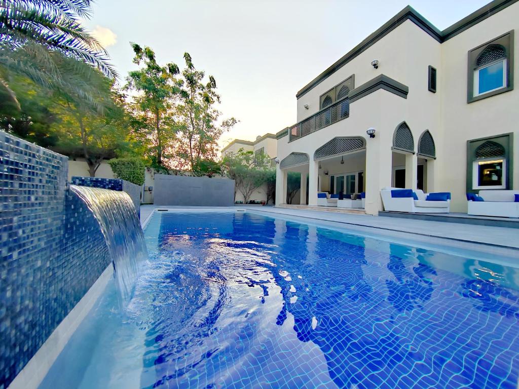 Royal private pool, Lux 7-bedroom villa on Marina, Dubai (updated ...