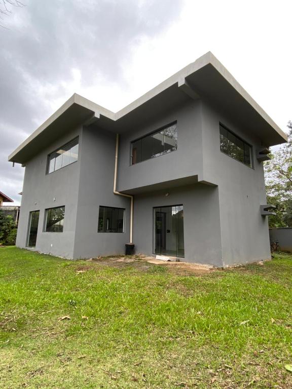 Casa Com Quintal Grande - Ubatuba