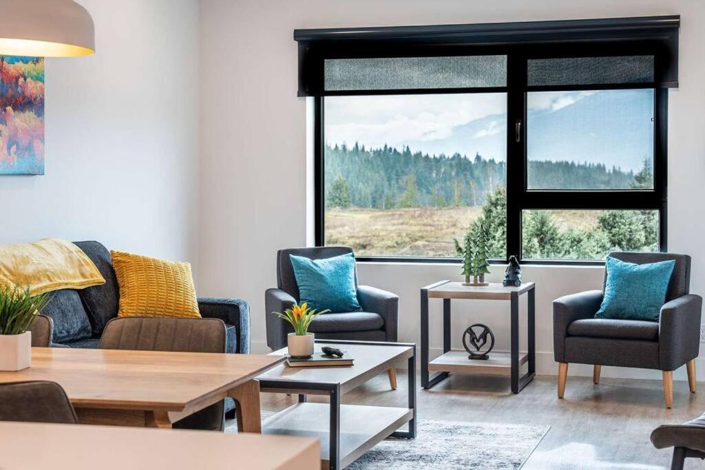 Bogey Bear's Penthouse by Revelstoke Vacations, Revelstoke ...