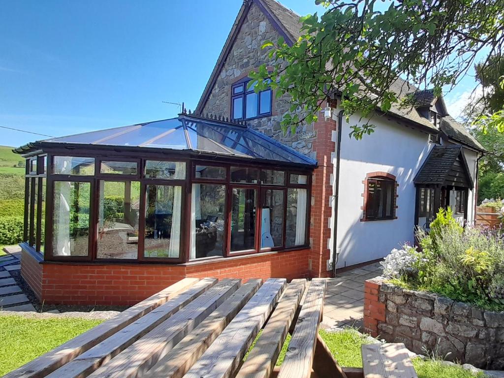 Rowan Cottage, Shrewsbury (updated prices 2026)