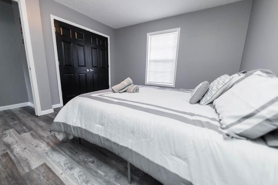 Hoosier Dugout Den, Bloomington (updated prices 2024)