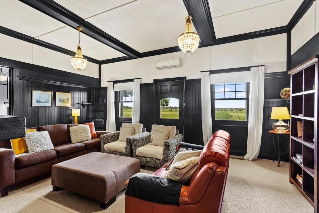 Farmhouse Charm - Coastal Comforts and Country Views, Cowes (updated ...