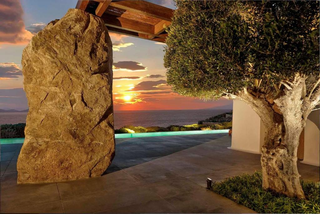 Majestic Mykonos Villa - 5 Bedrooms - Villa Shannon - Private Infinity ...