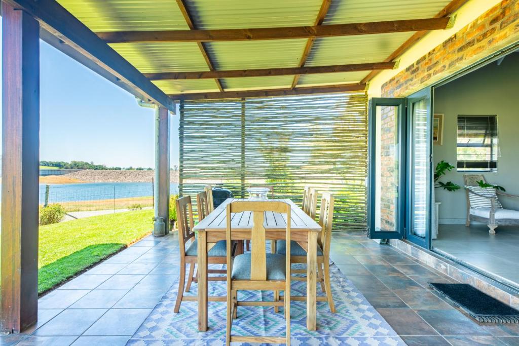 Midlands Lakehouse, Rosetta (updated prices 2025)