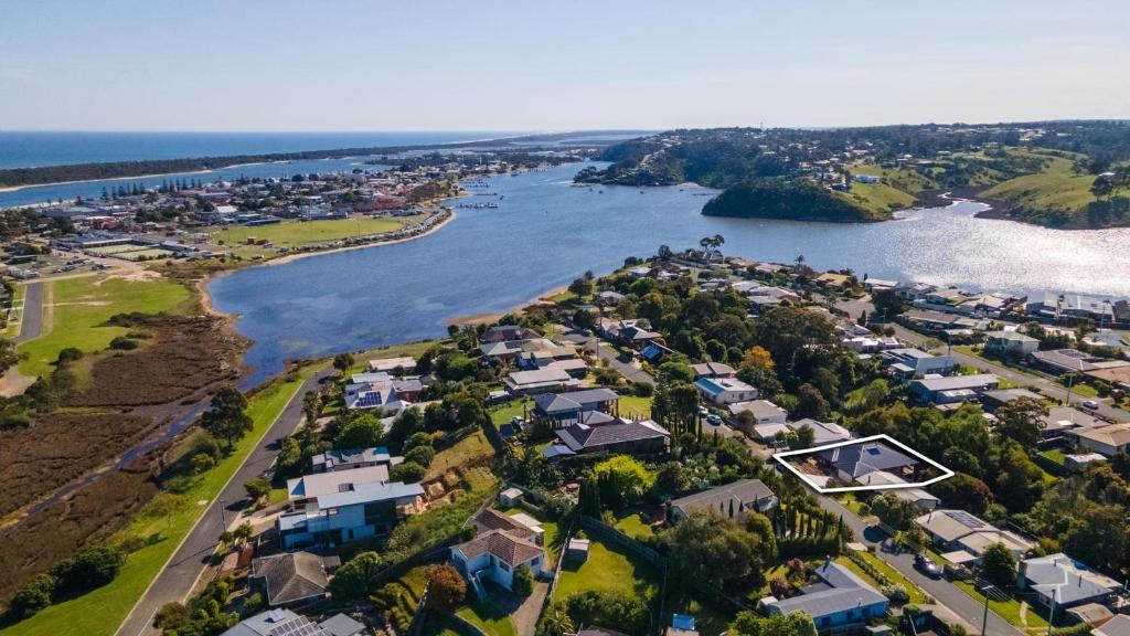 Sanctuary, Lakes Entrance (updated prices 2025)