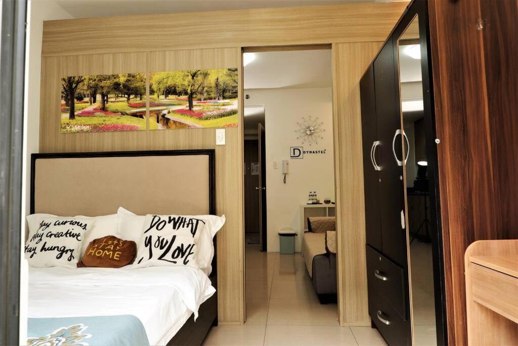 Pasay Mall of Asia 1151 Shore Residences HomeVibe Staycation nr SMX ...