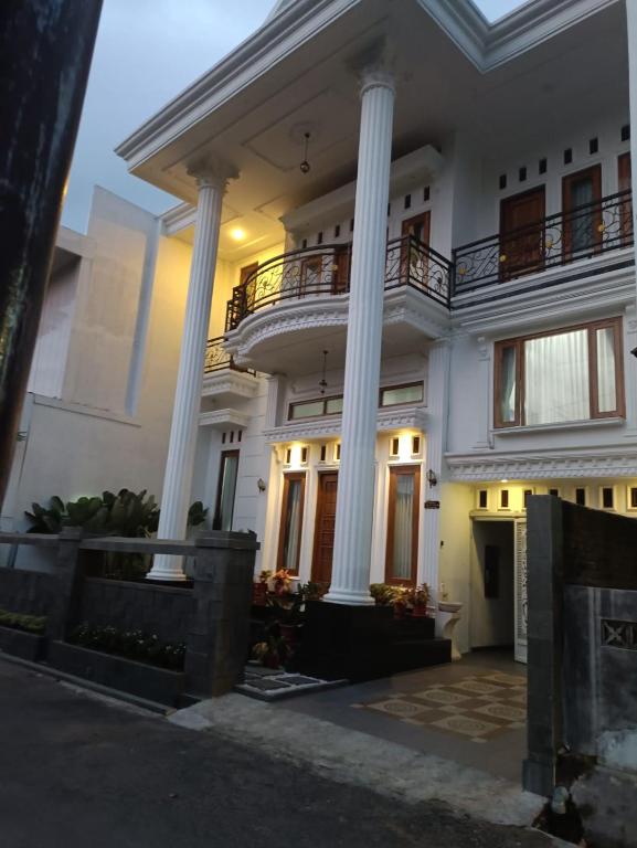 Homestay Omah Putih（Bendo）：（最新料金：2026年）