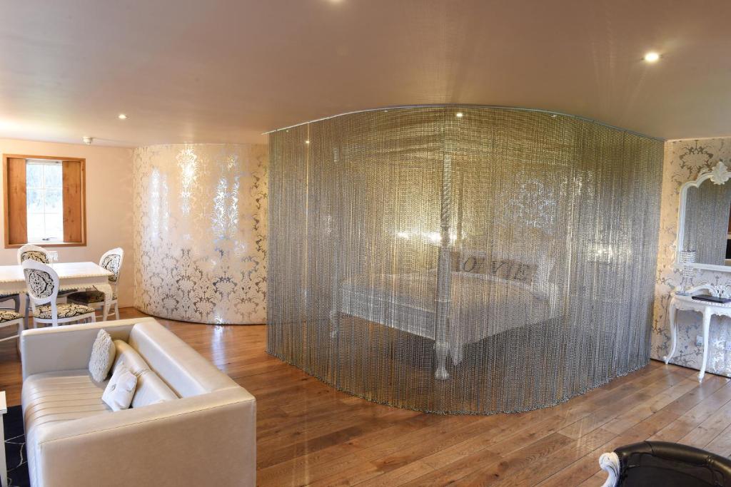 Glenskirlie Castle Hotel, Banknock (updated prices 2025)