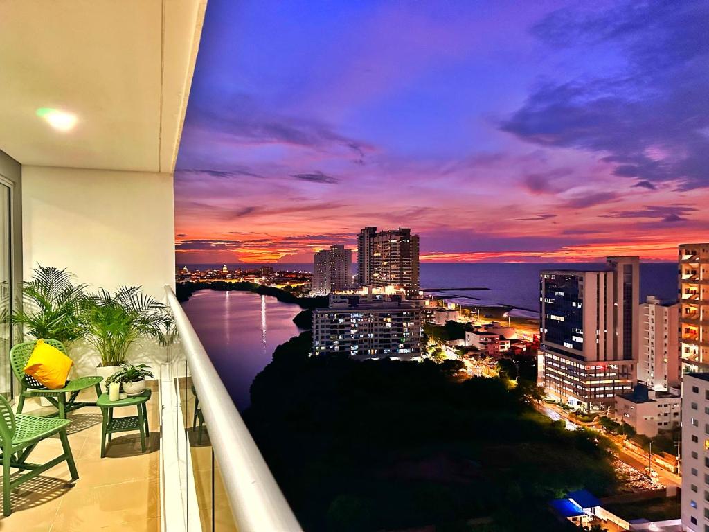 ESPECTACULAR APARTAMENTO PISO ALTO CON EXCELENTE VISTA AL MAR y A LA CIUDAD AMURALLADA (Colombia ...