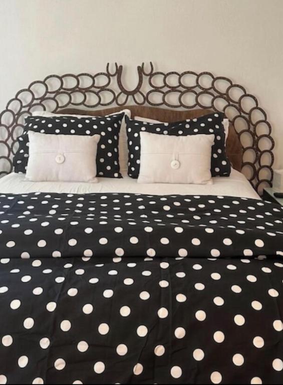 Downtown Aspen Spring and Summer -1300 ft or 4 blocks or 396 meters to ...