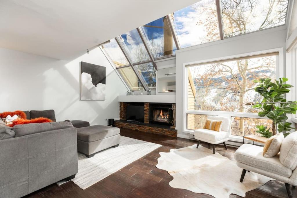 Epic Vail Views, Pet Friendly 3BD with Hot Tub, Vail (updated prices 2025)