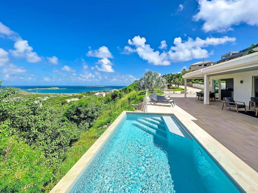 Villa Azur, panoramic view of Orient Bay, Orient Bay (updated prices 2026)