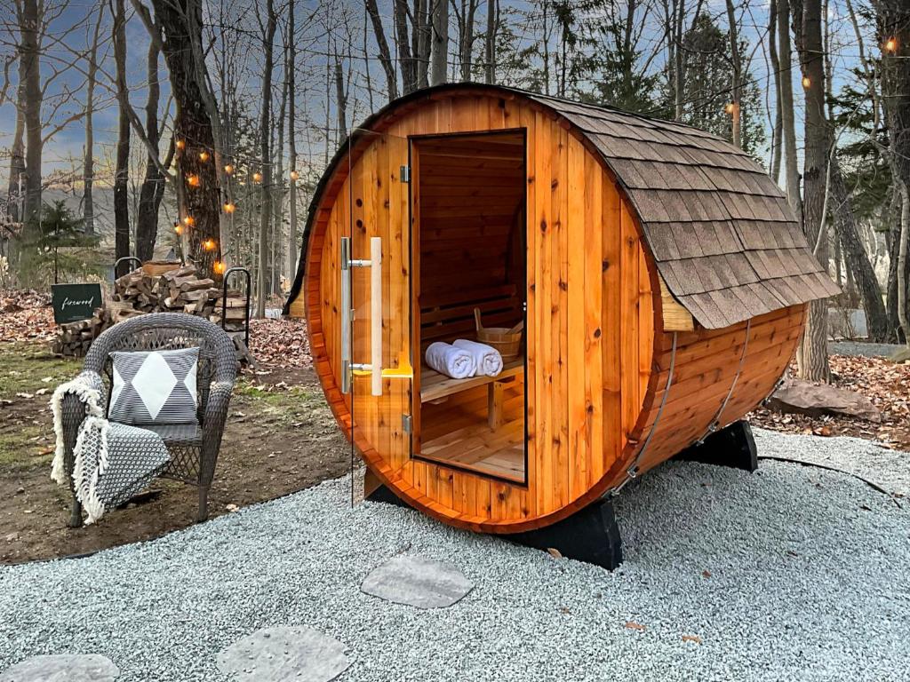 Family Pocono Gem by the lake with private sauna, hot tub, and huge ...