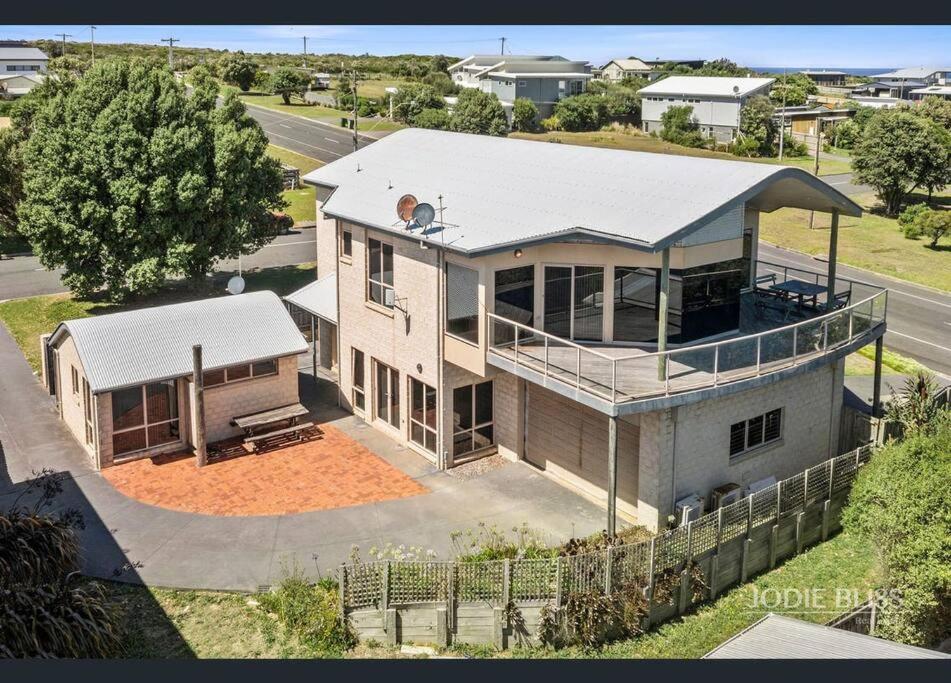 Freestanding house with ocean view, Port Campbell (updated prices 2025)