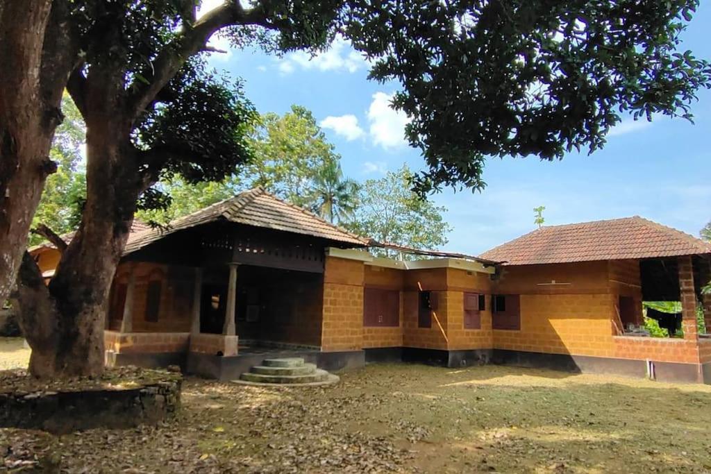 Chithira Homestay - Kerala traditional mud house, Kodali (updated prices 2025)