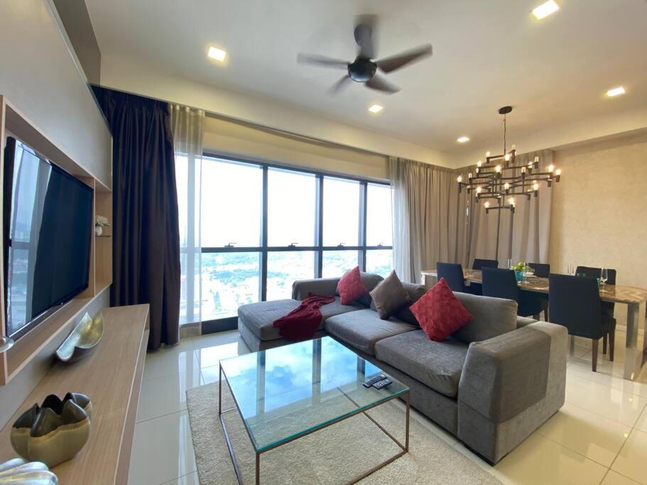 Icon Suite @ PJ - Spacious 3BR - City View, Petaling Jaya (updated ...