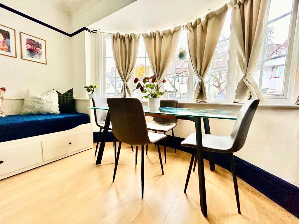Rest Boutique Golders Green, London (updated prices 2026)