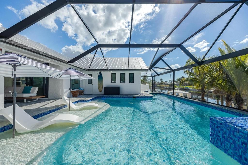Kayaks, Boat Dock, Heated Pool & Spa, Outside Kitchen, Tiki Hut - Villa ...