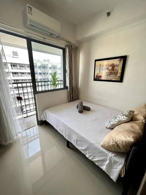 cozy studio unit at fame residence metro manila, Manila (updated prices ...