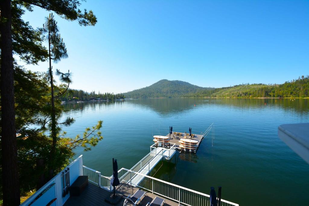 Beautiful Lakefront Home Spectacular View - Herrera, Bass Lake (updated ...