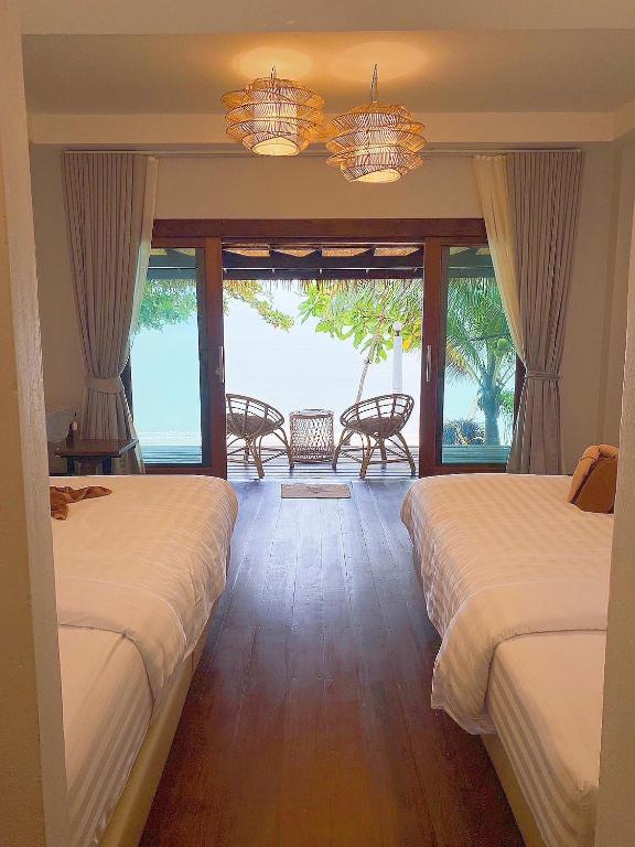 V Beach Resort - Your Modern Thai Oasis in Baan Tai