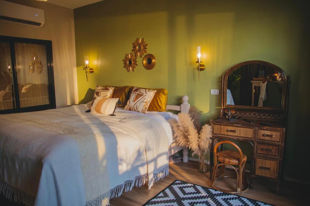 Beachfront Sunset view Bungalow 1bd/kitchen/pool, Salad Beach (updated ...