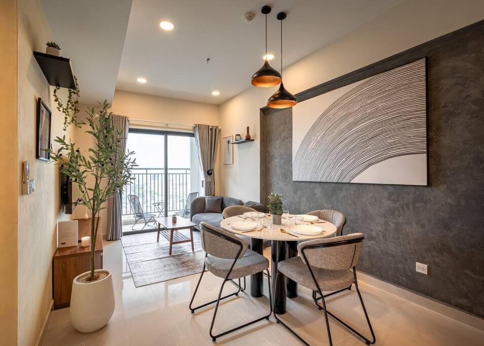 Unique Central 2Brs+1Wc, D1 w/ Stunning city view, Ho Chi Minh City ...