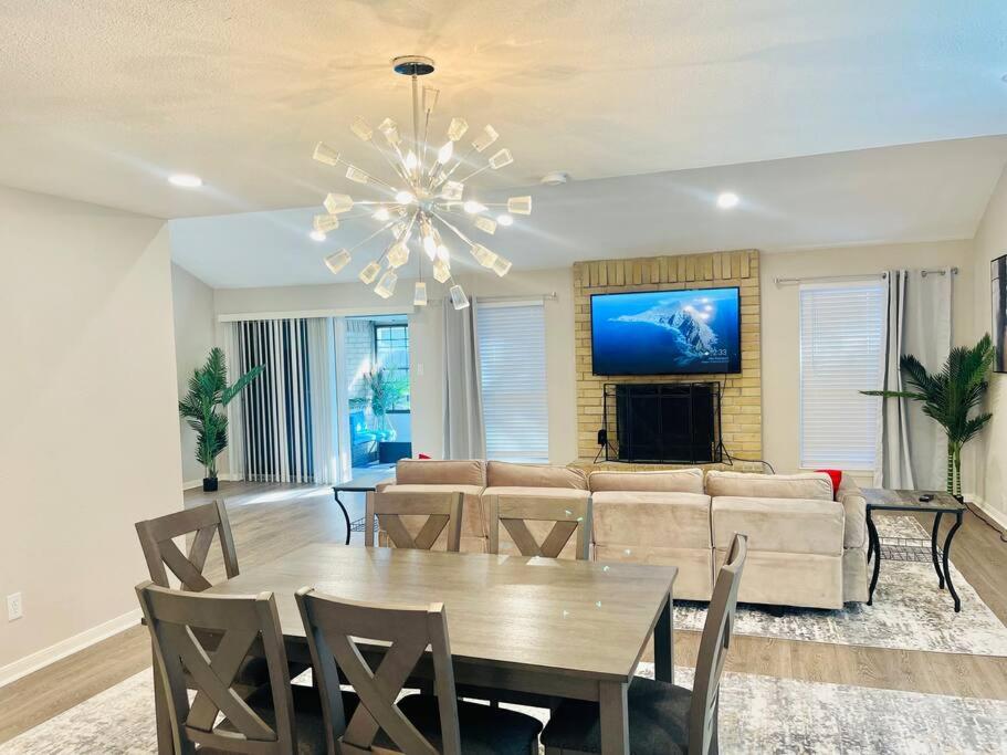 Entire Stylish Home few Miles from Houstons major attractions, Missouri ...