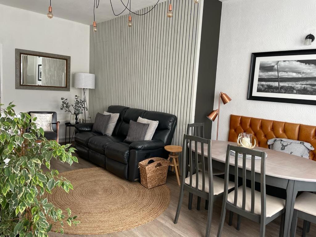 Pass the Keys The Cabin Stylish and Elegant for 4 and Furry Friends ...