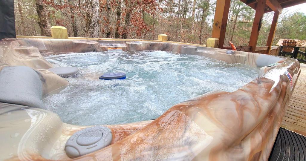 Relax & Unwind Hot-Tub 6 seater, Fire-Pit, Master King Bed, Near ...