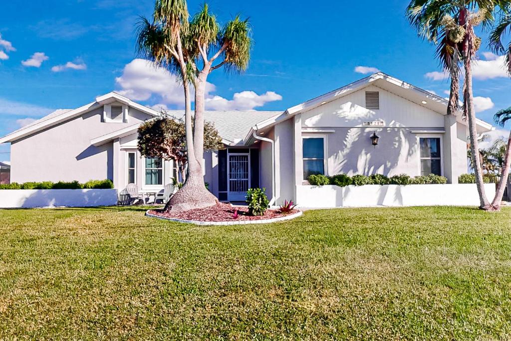 The Playful Pelican, Cape Coral (updated prices 2025)