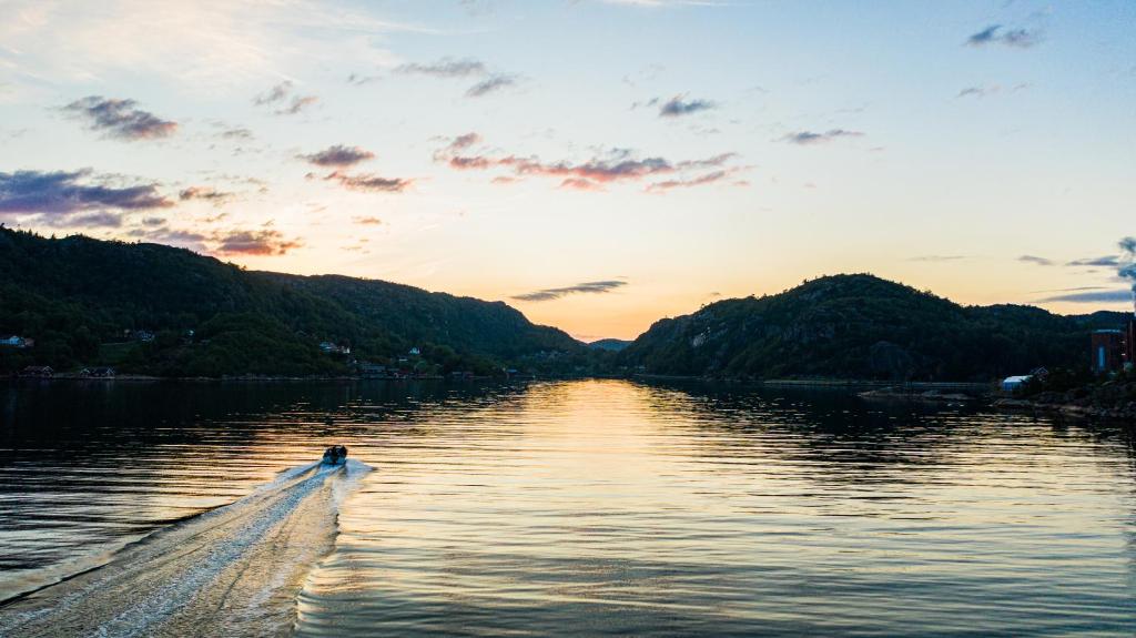 Cozy House in Mountain Scenery right at Fjord, Ramsland (updated prices ...